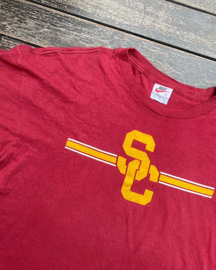 VINTAGE USC TROJANS NIKE LOGO CENTRE SWOOSH TEE, Men's Fashion, Tops ...