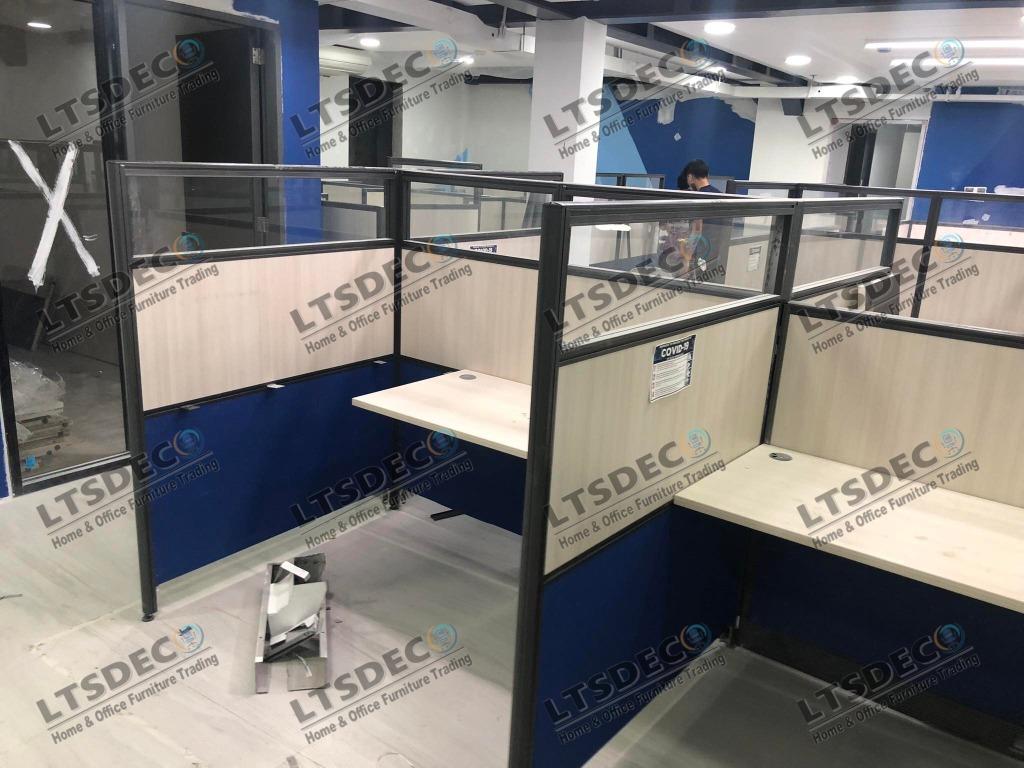 Workstation in fabric with glass top Office partition and Office ...