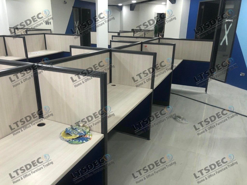 CALL CENTER TABLE WITH SHARING PANEL OFFICE PARTITIONS, Furniture ...