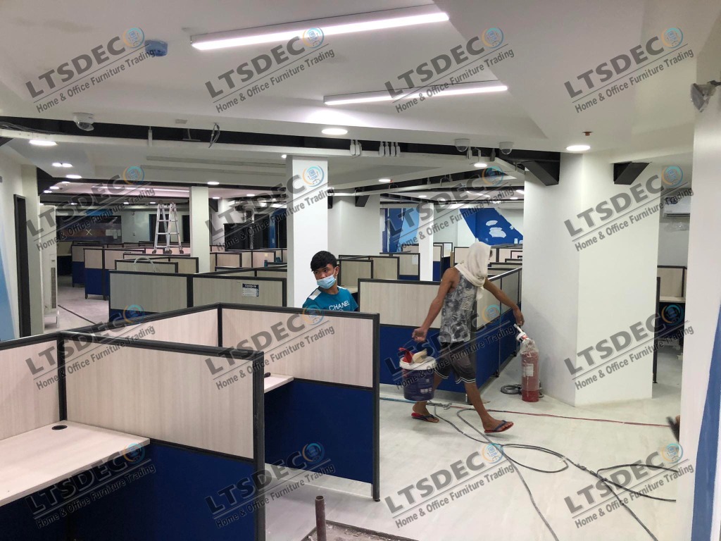 CALL CENTER TABLE WITH SHARING PANEL OFFICE PARTITIONS, Furniture ...