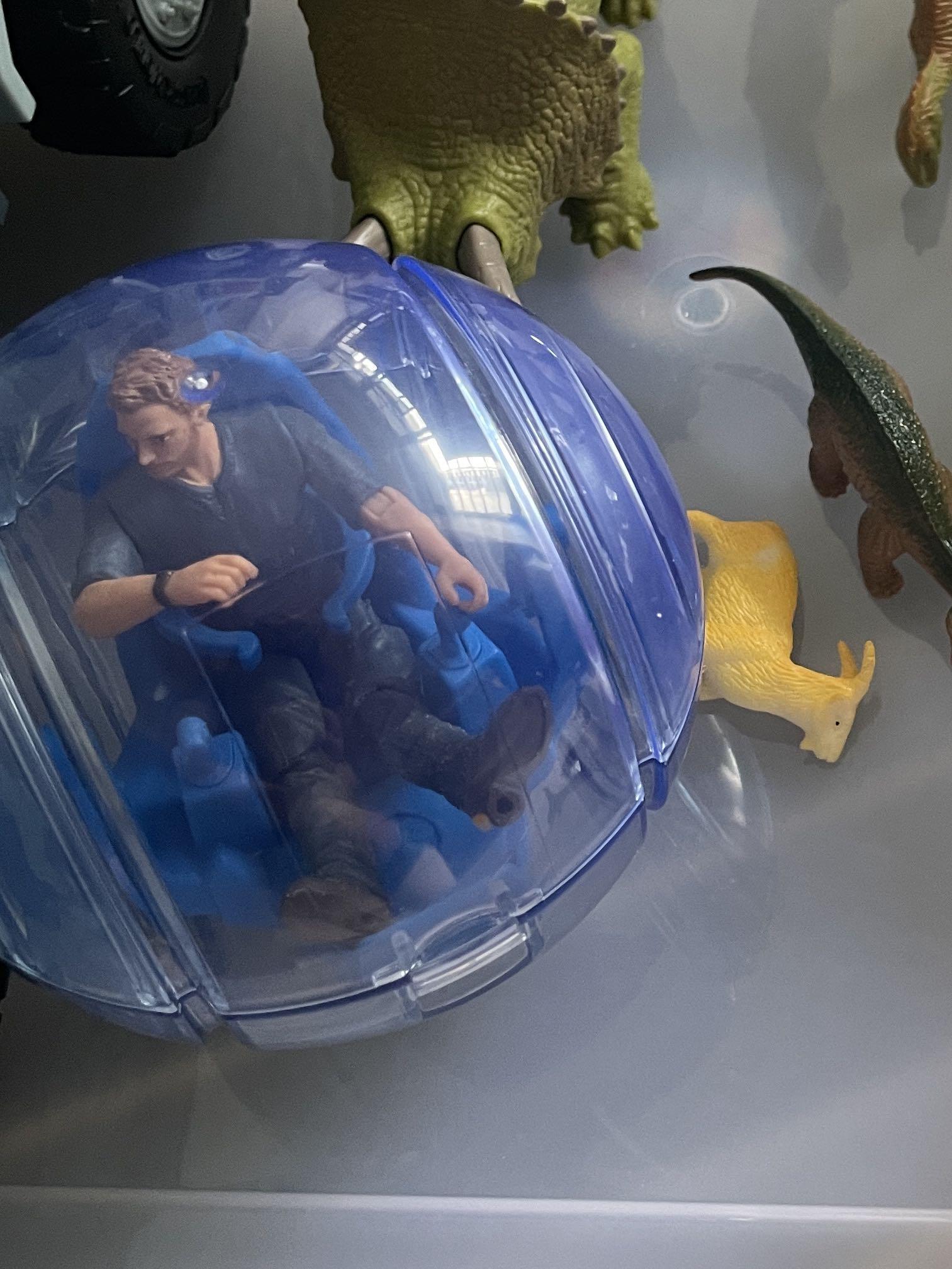 Jurassic World: Fallen Kingdom Gyrosphere Blast Vehicle, Hobbies & Toys ...