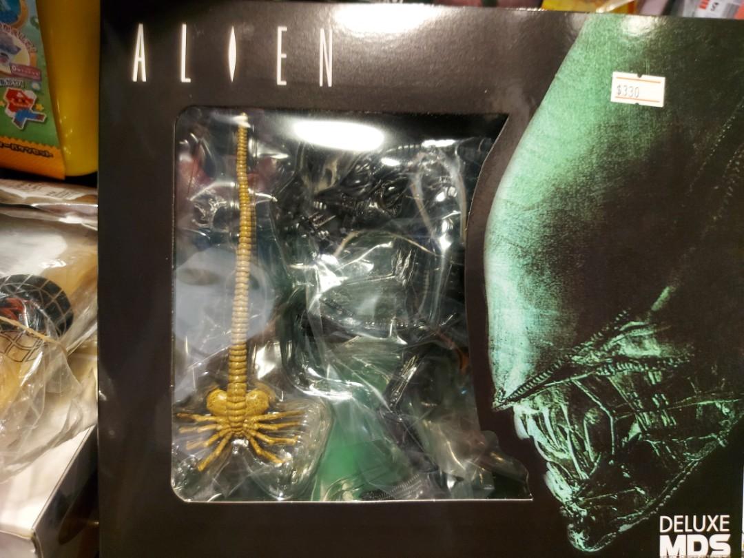 Mezco Designer Series Deluxe Alien MDS Action Figure Set, 興趣及遊戲, 玩具 ...