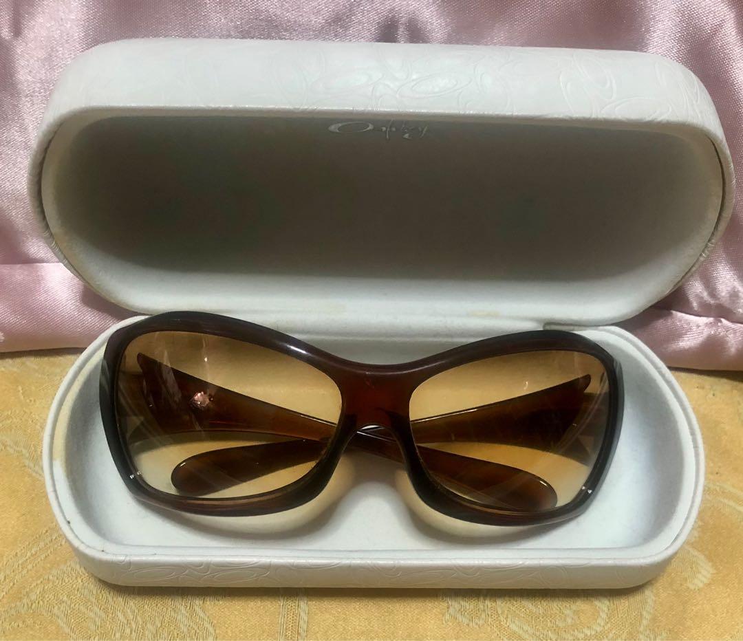 OAKLEY GRAPEVINE BROWN GRADIENT SUNGLASSES, Women's Fashion, Watches ...