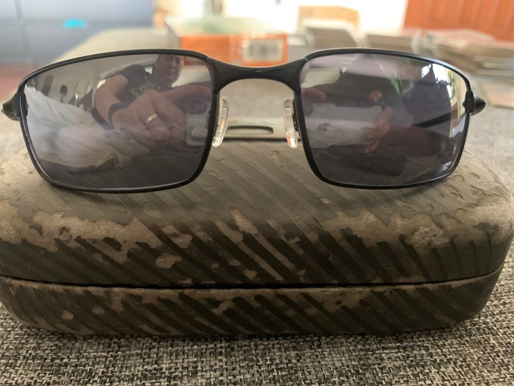 Oakley Square Wire 2.0 Used with Case and Pouch, Men's Fashion, Watches ...