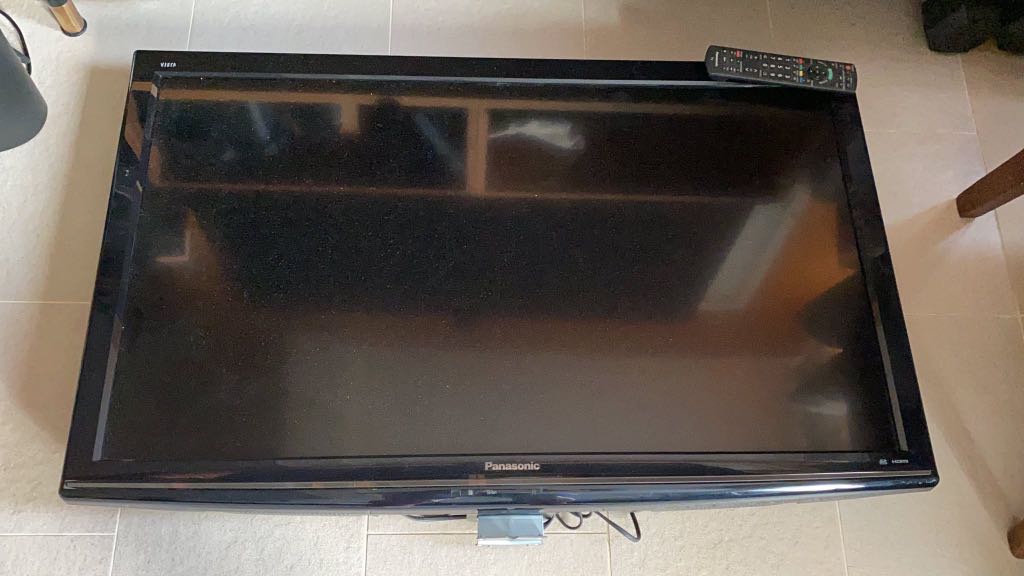 Panasonic Viera 42" HD LCD TV, TV & Home Appliances, TV & Entertainment ...