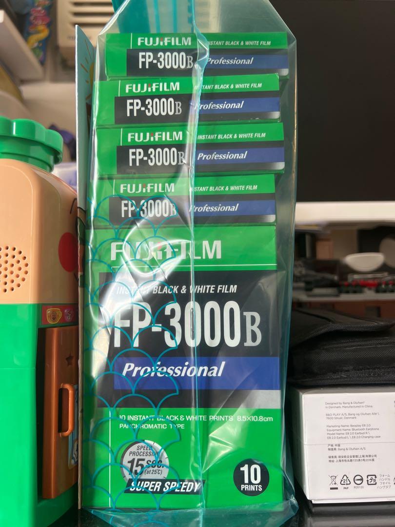 Fujifilm fp-3000b polaroid blue film, 攝影器材, 鏡頭及裝備 - Carousell