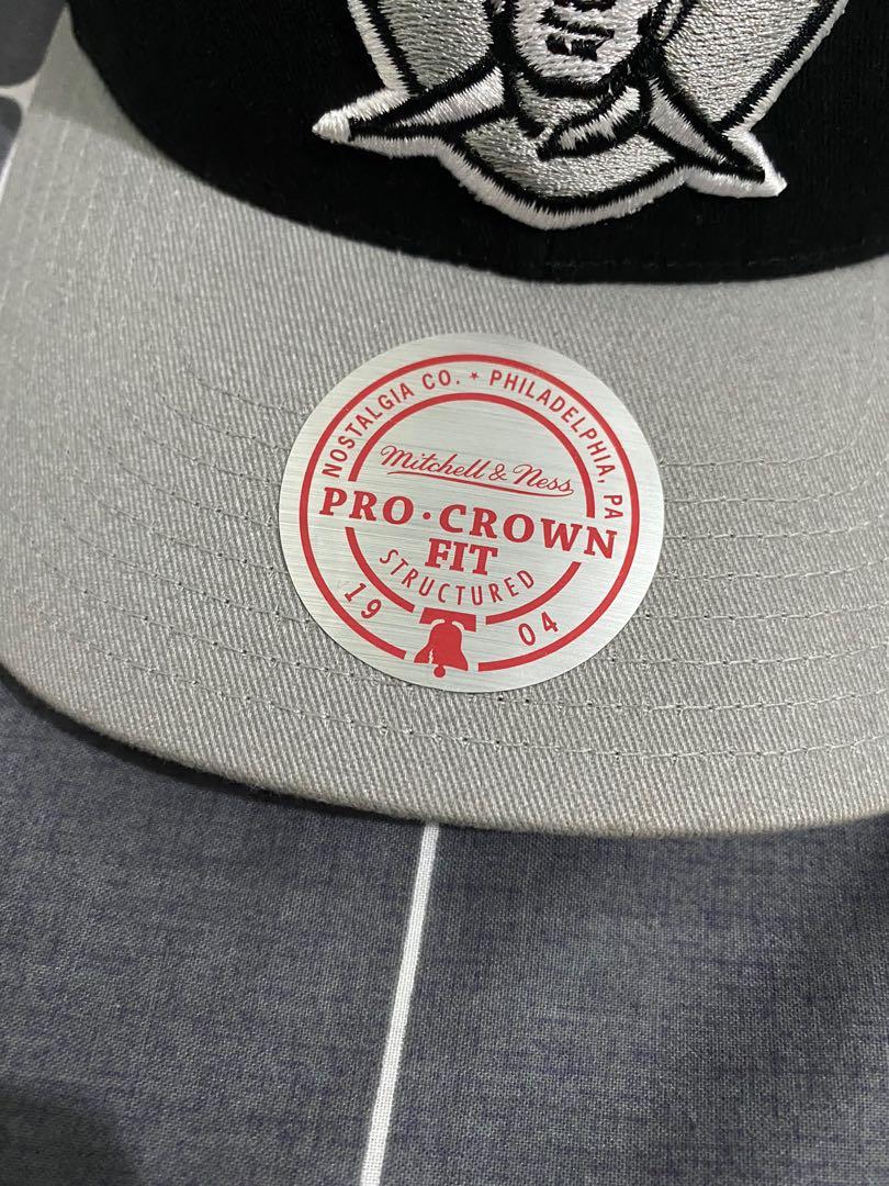 Mitchell and ness pro crown Raiders Og logo, Men's Fashion, Watches ...