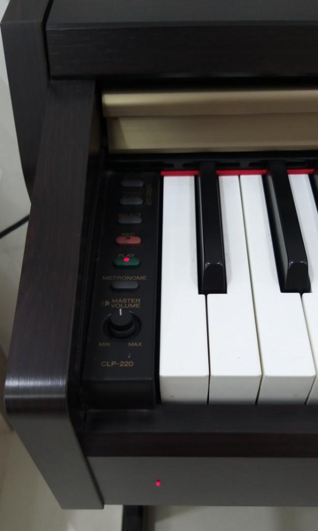 Yamaha Clavinova CLP- 220, Hobbies & Toys, Music & Media, Musical ...