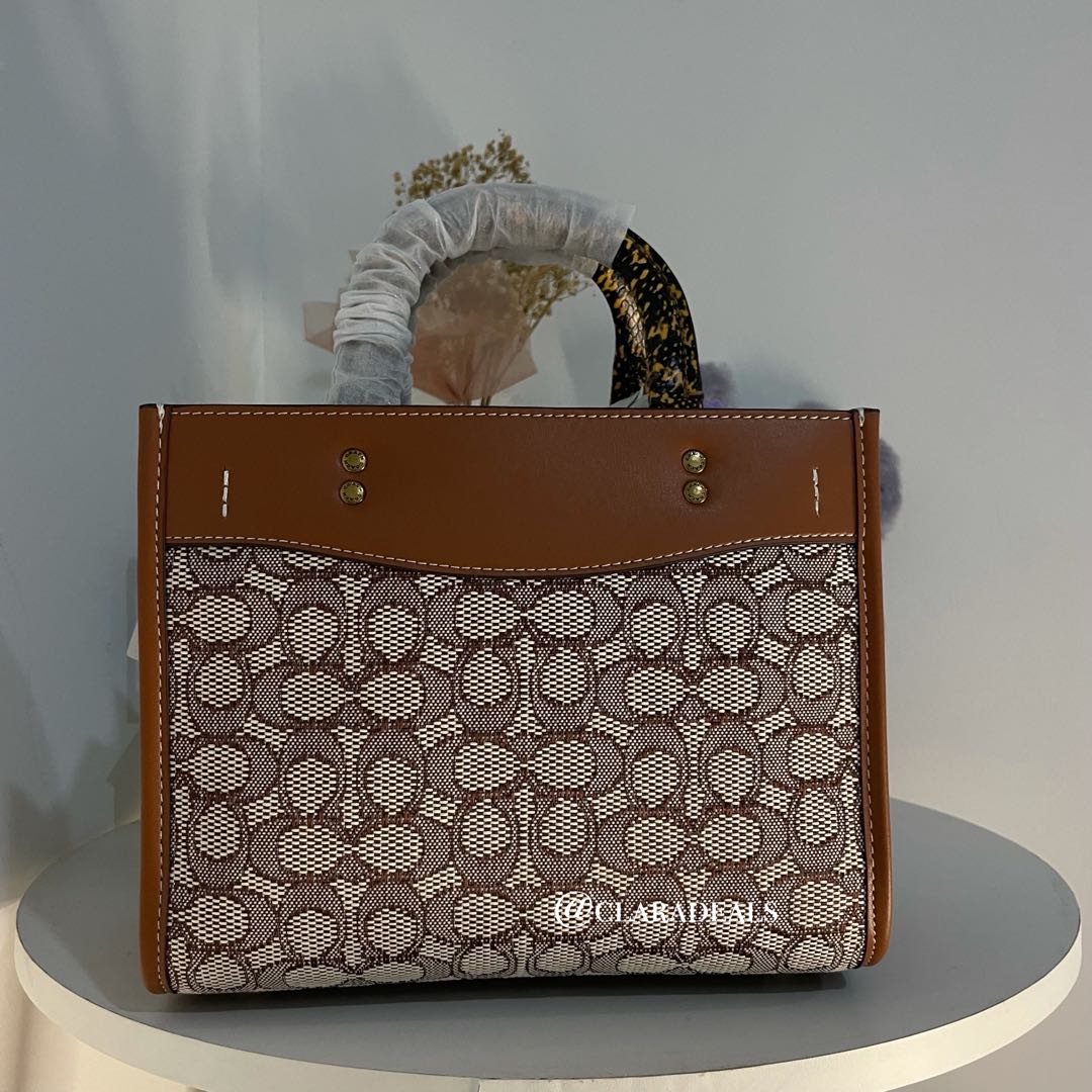 Coach Rogue Tote 24 in Signature Canvas, Women's Fashion, Bags ...