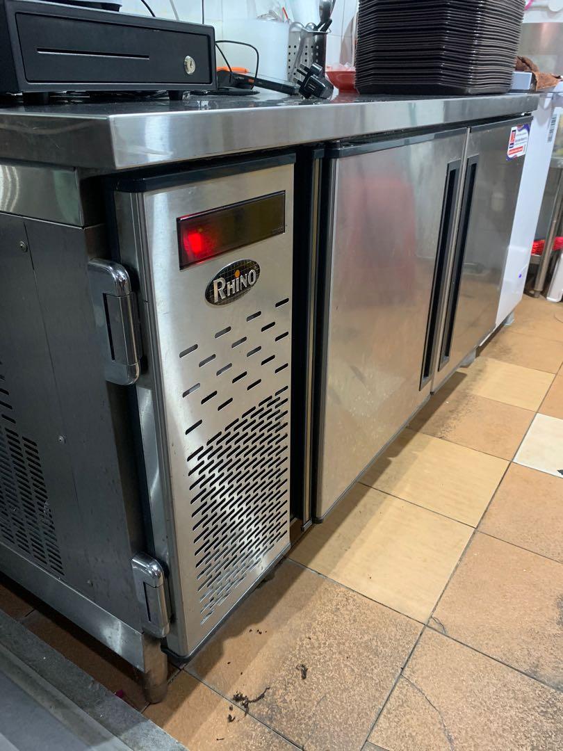 Commercial Counter Chiller, Food & Drinks, Chilled & Frozen Food on ...
