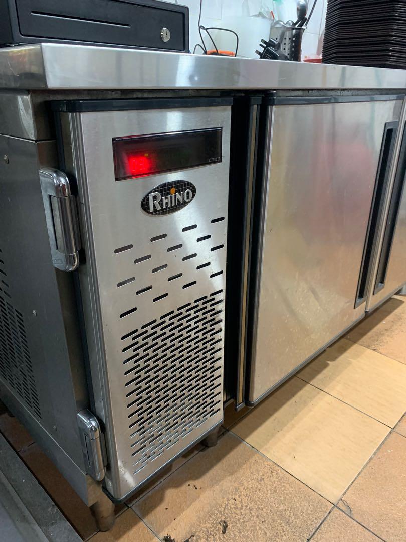 Commercial Counter Chiller, Food & Drinks, Chilled & Frozen Food on ...