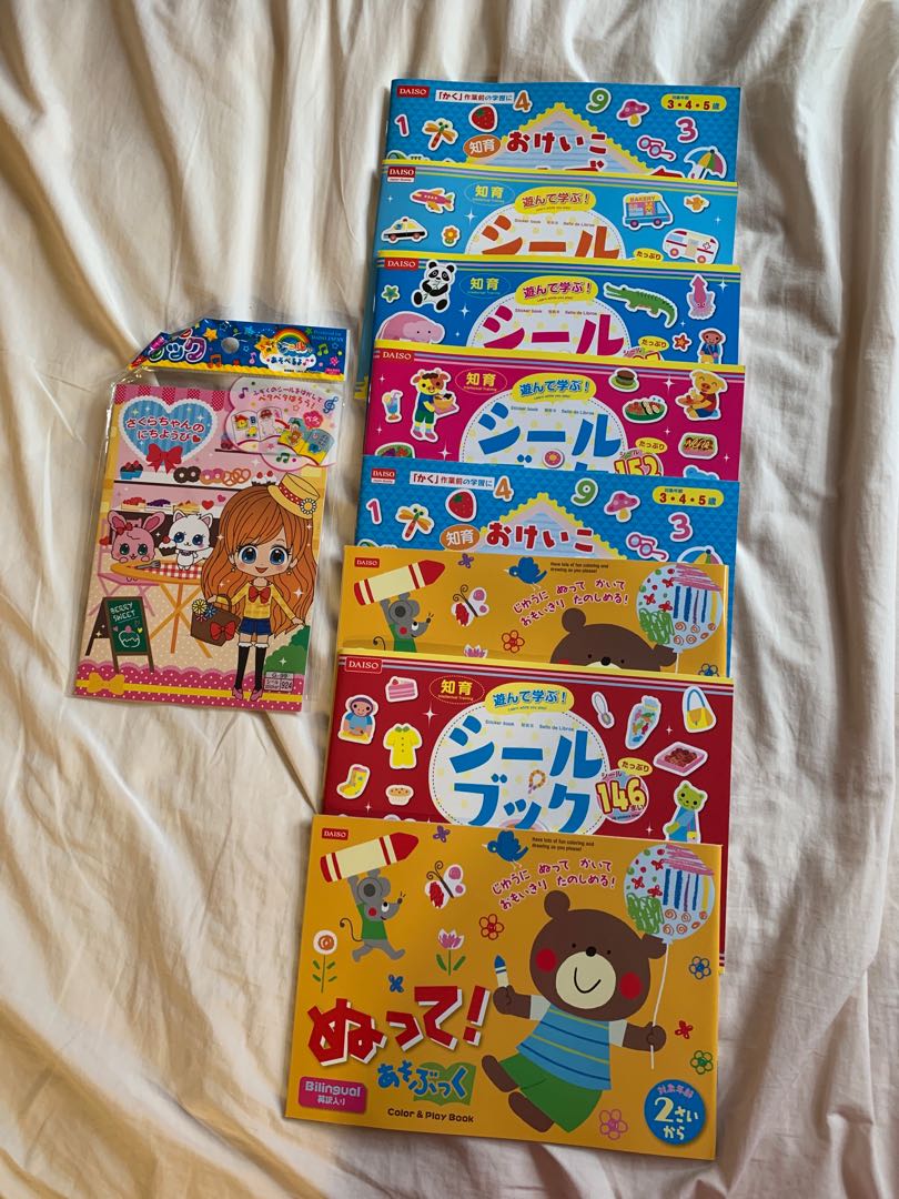 全新Daiso 貼紙書及畫畫書, 興趣及遊戲, 書本 & 文具, 小朋友書 - Carousell