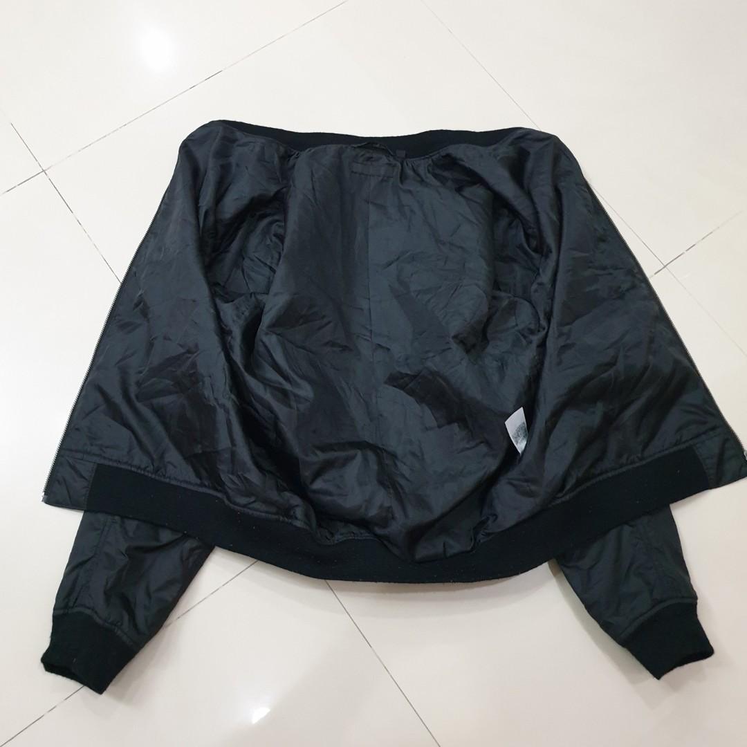 FLIGHT JACKET UNIQLO on Carousell