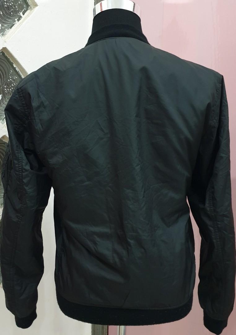 FLIGHT JACKET UNIQLO on Carousell