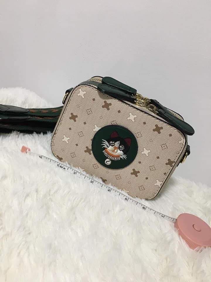 HowRU camera bag, Women's Fashion, Bags & Wallets, Cross-body Bags on ...