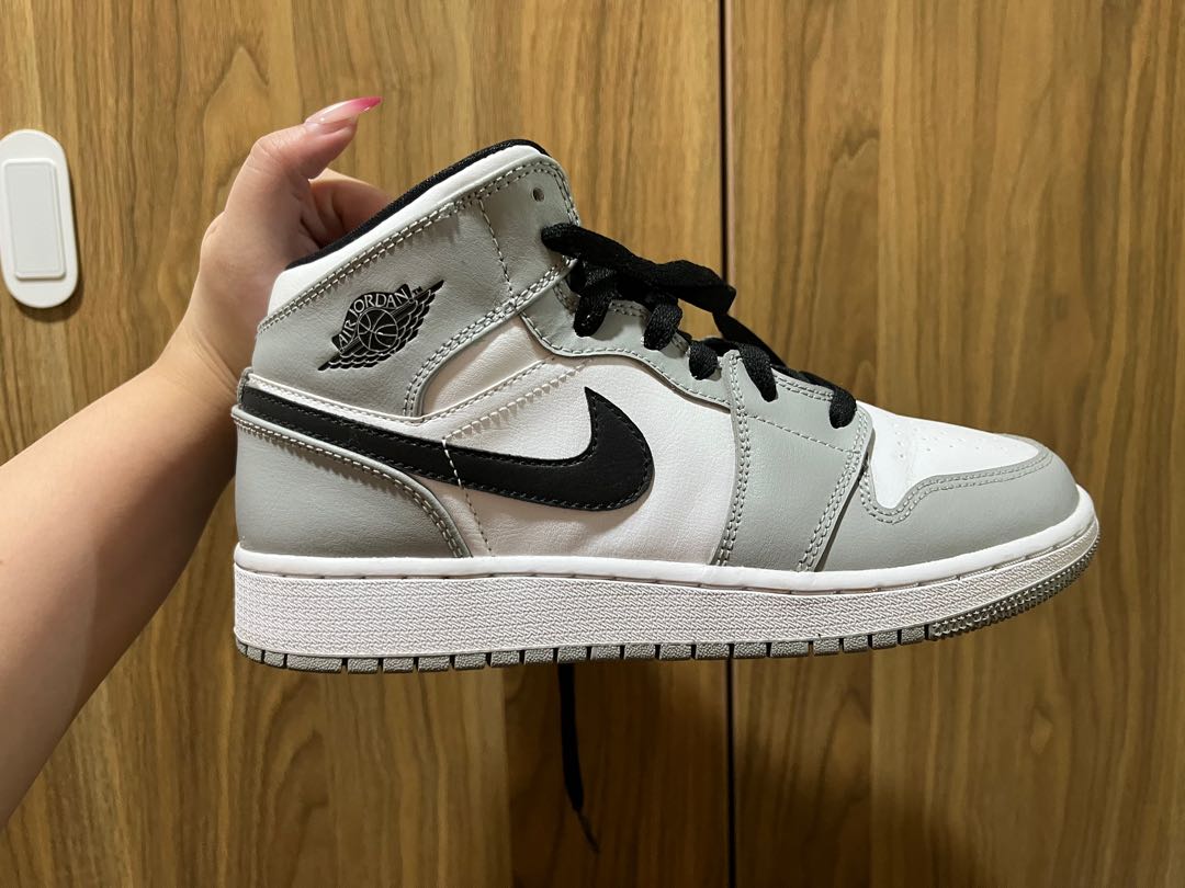 J1 Mid Light Smoke Grey, Women's Fashion, Footwear, Sneakers on Carousell