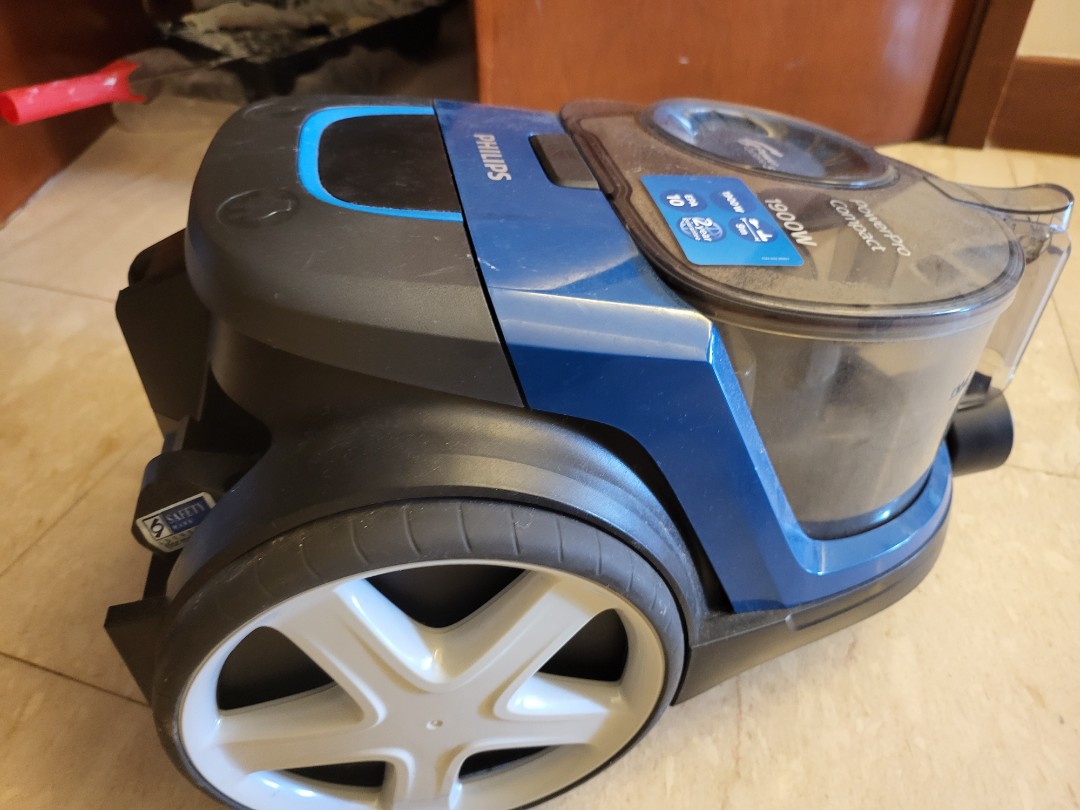Phillips 1900 KW vaccum, TV & Home Appliances, Vacuum Cleaner ...