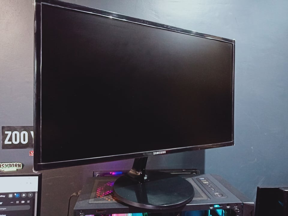 SAMSUNG SUPER SLIM GLOSSY DESIGN 24 INCHES PLS PANEL, Computers & Tech ...