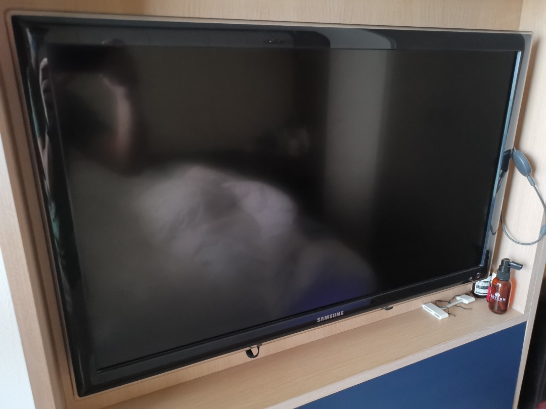 Samsung UA32D4000, TV & Home Appliances, TV & Entertainment, TV on Carousell