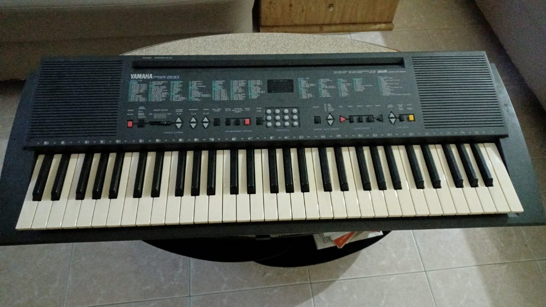 Yahama Keyboard PSR-200, Hobbies & Toys, Music & Media, Musical ...