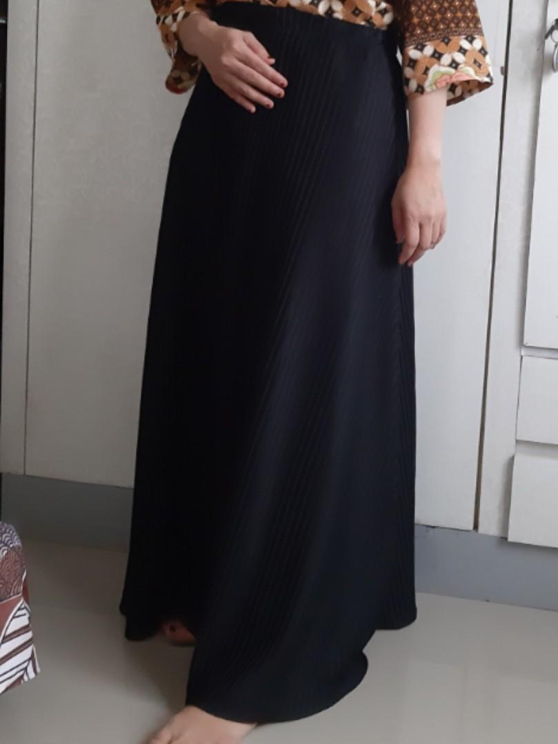 Rok hitam model klok -Pleats /plisket-cantik elegan, Fesyen Wanita ...