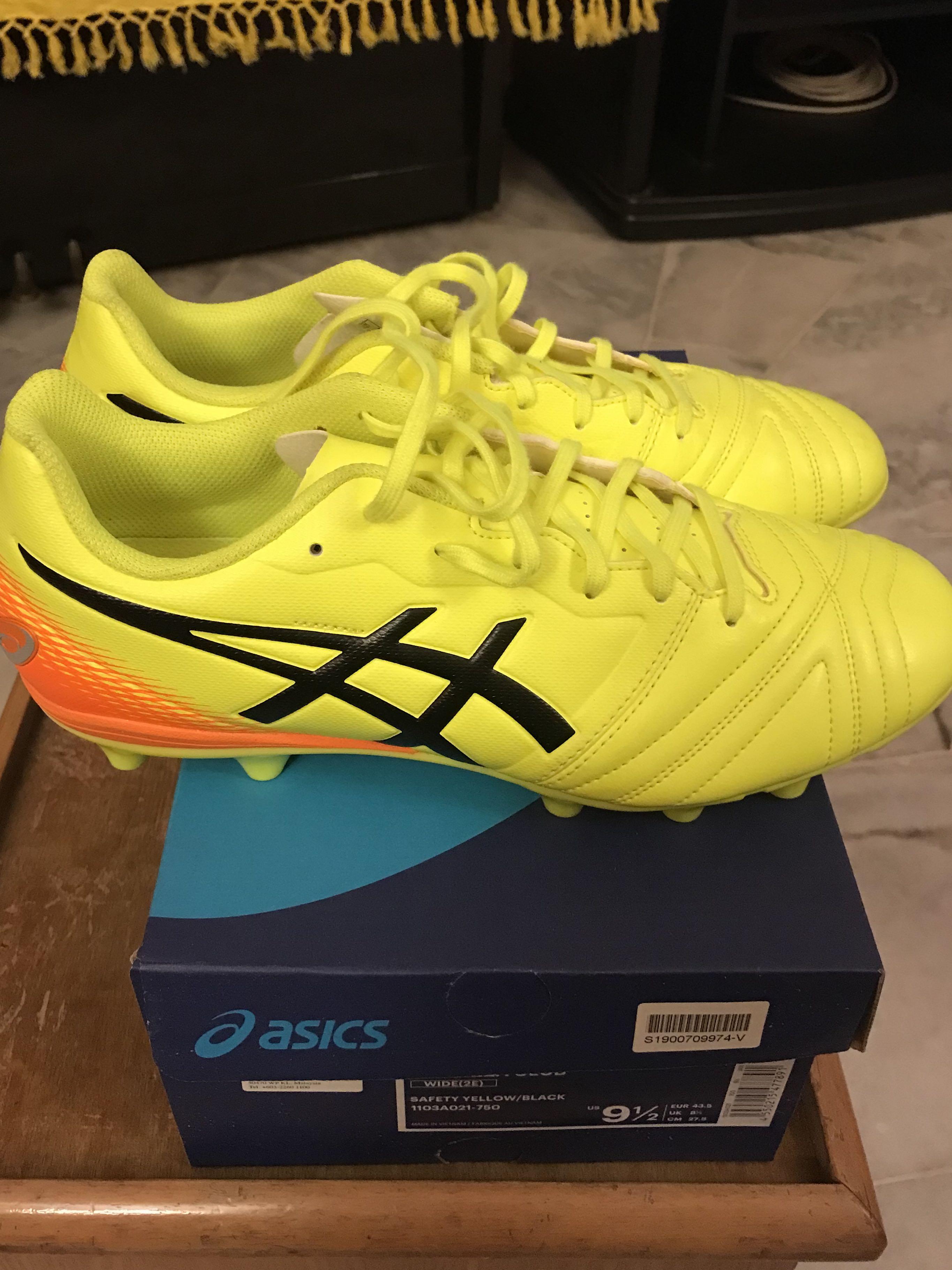 ASICS ULTREZZA CLUB (Football Boots) on Carousell