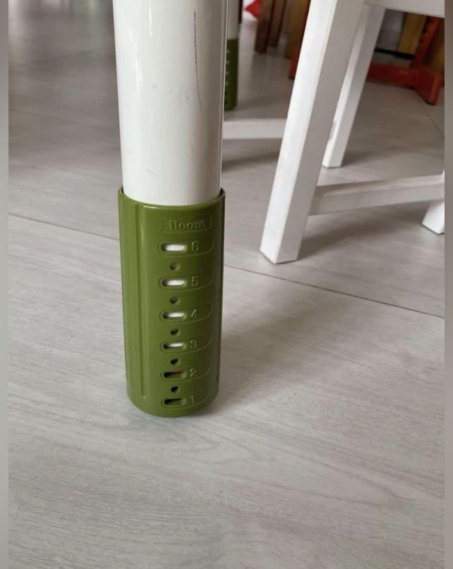 ILoom kids study table with adjustable height. Inclusive of 3 chairs ...