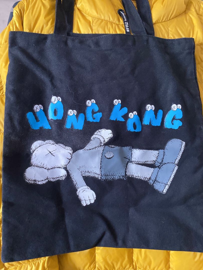 Kaws tote bag 阻量版, 女裝, 手袋及銀包, Tote Bags - Carousell