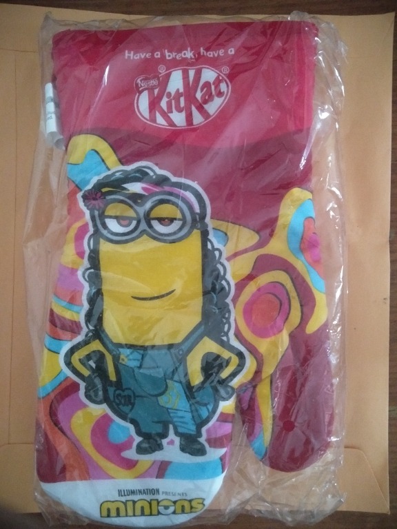 Kit Kat Minions Mitten, Hobbies & Toys, Toys & Games on Carousell