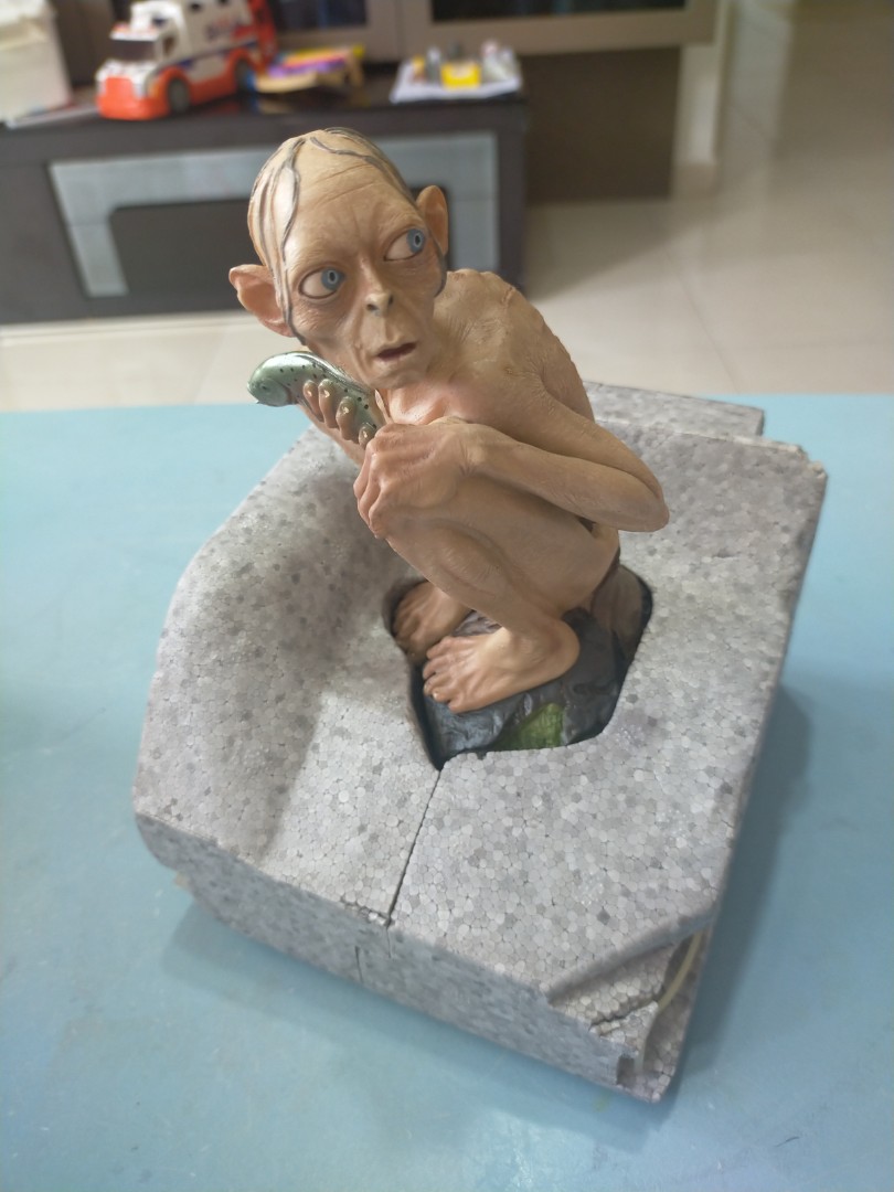 Lord of the Rings Gollum statue figurine, Hobbies & Toys, Memorabilia ...