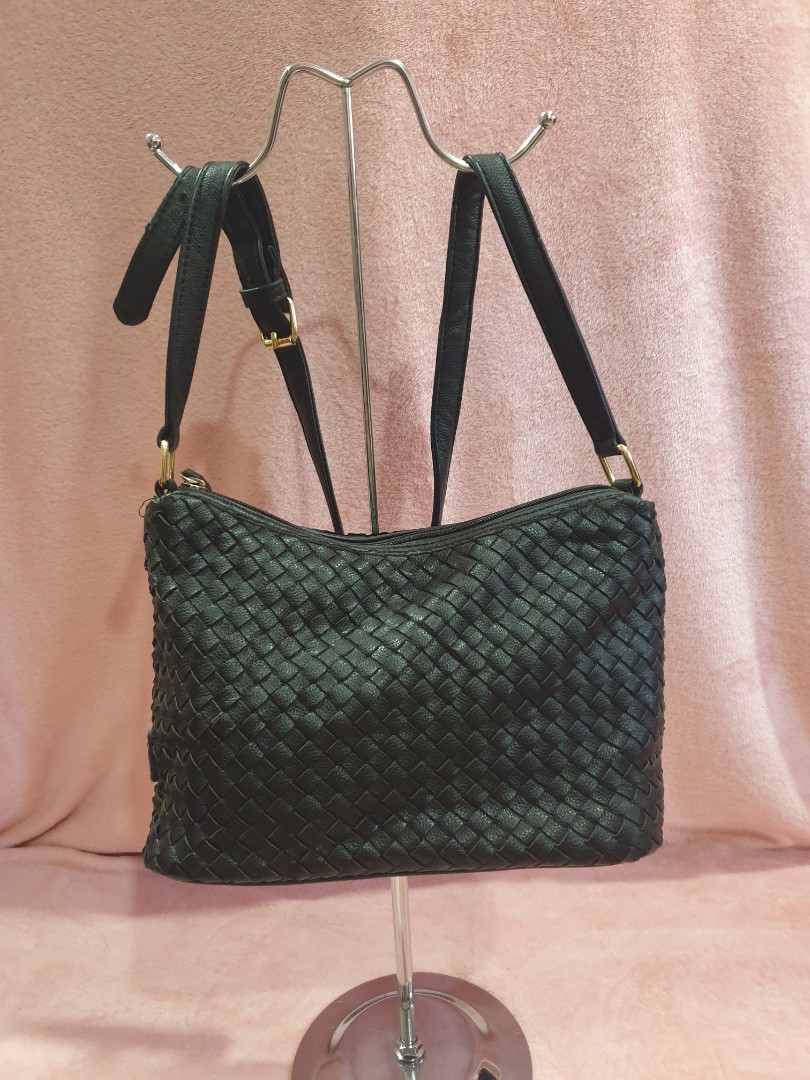 LULU CASGANETTE Banig Style Sling Bag, Women's Fashion, Bags & Wallets ...