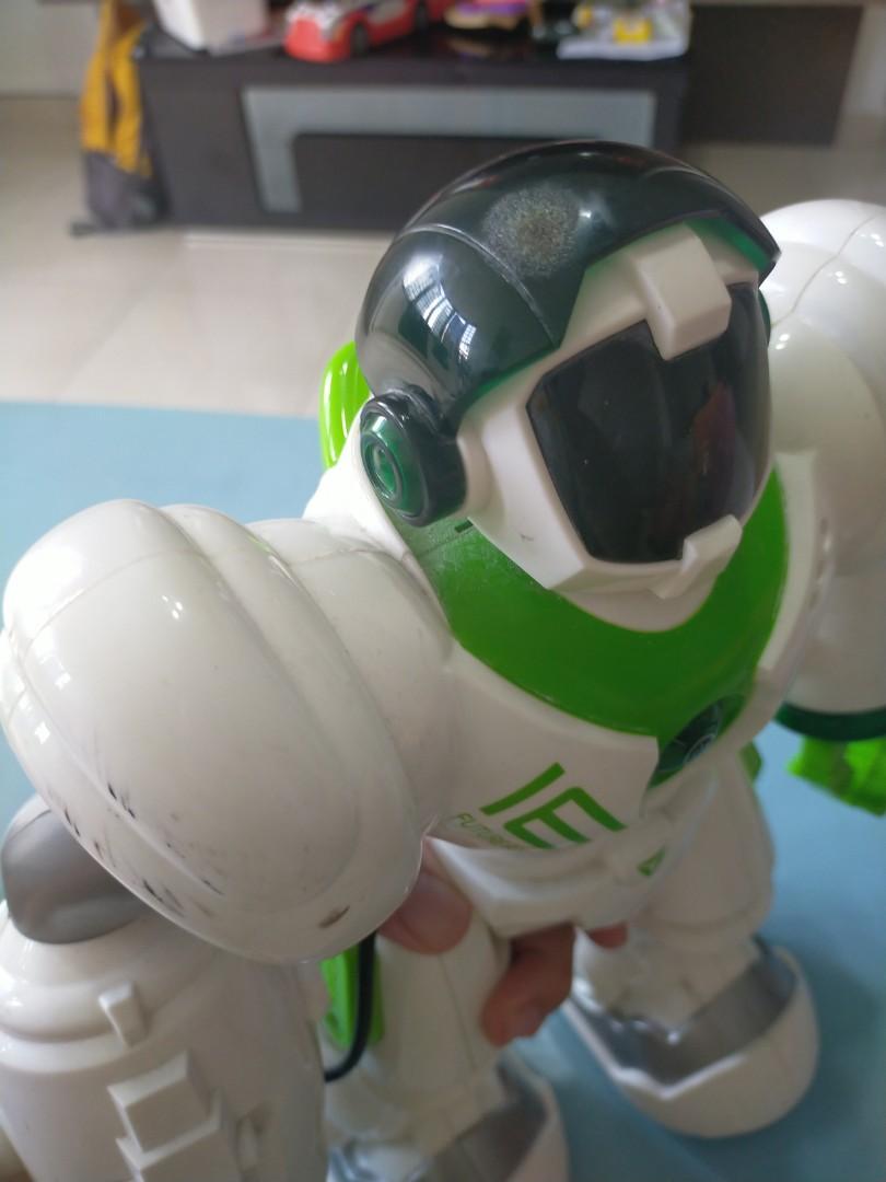 Non working robot, Hobbies & Toys, Toys & Games on Carousell