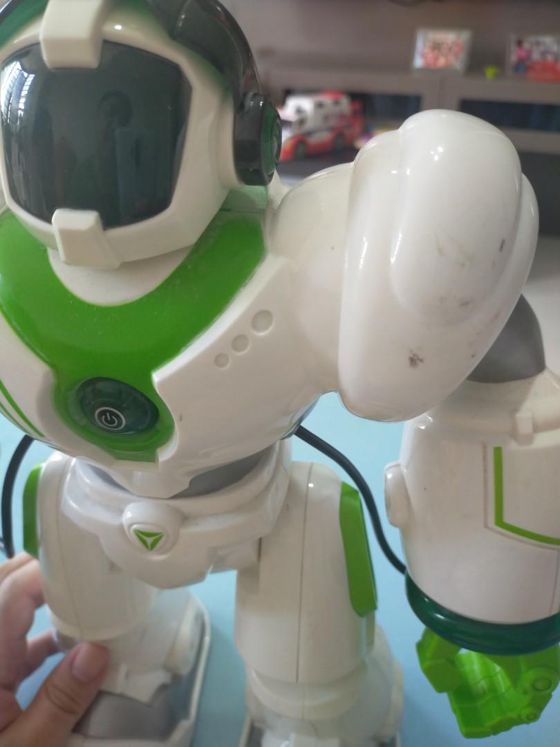 Non working robot, Hobbies & Toys, Toys & Games on Carousell