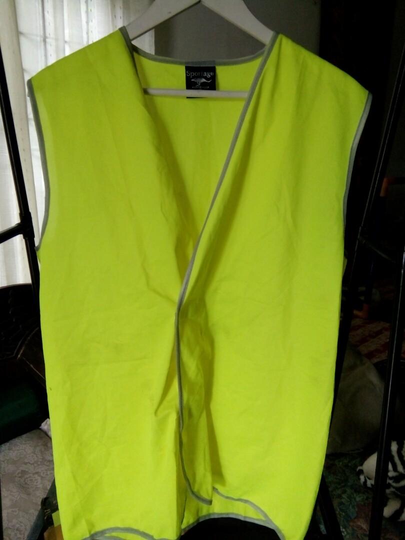 Rompi APD, Fesyen Pria, Aksesoris, Lainnya di Carousell