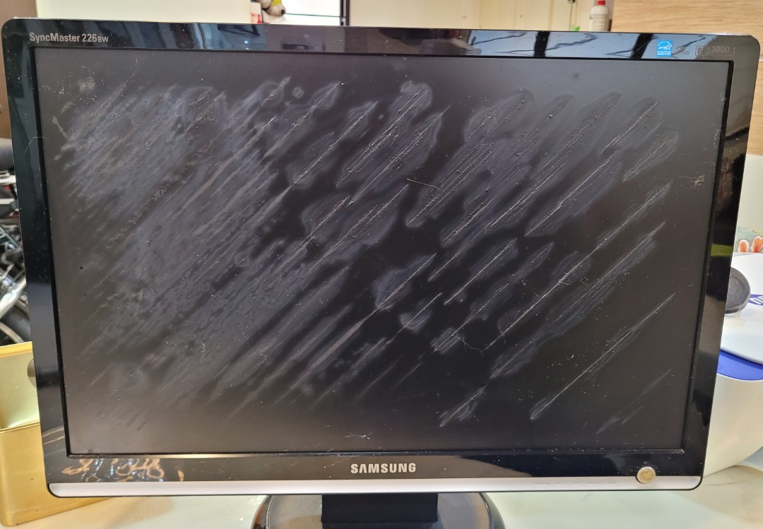 Samsung monitor (scratches on screen), Computers & Tech, Parts ...