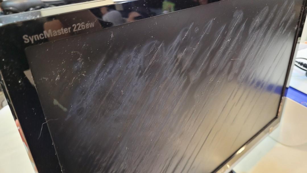 Samsung monitor (scratches on screen), Computers & Tech, Parts ...