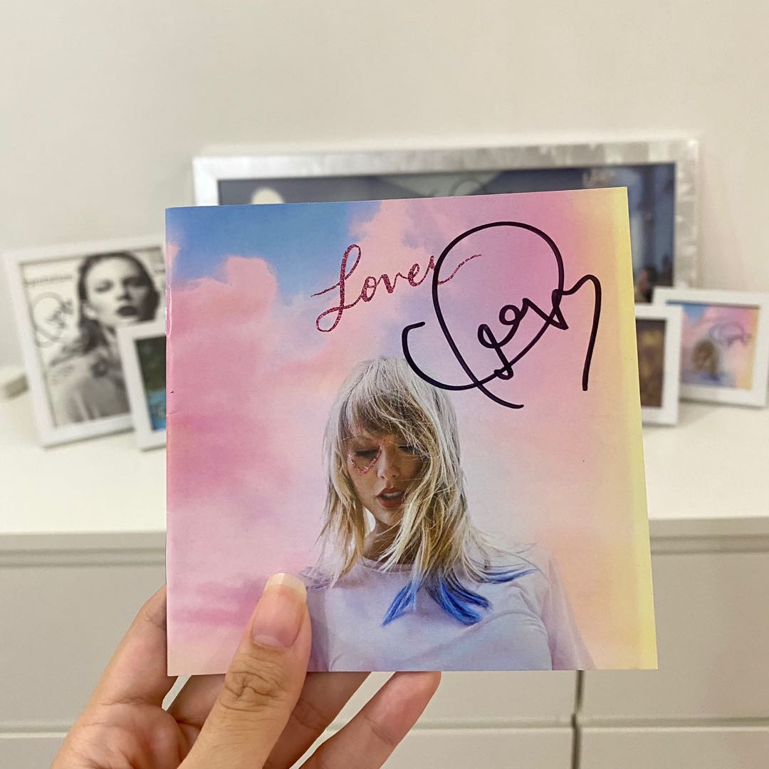 Taylor Swift Signed Lover Booklet, Hobbies & Toys, Memorabilia ...