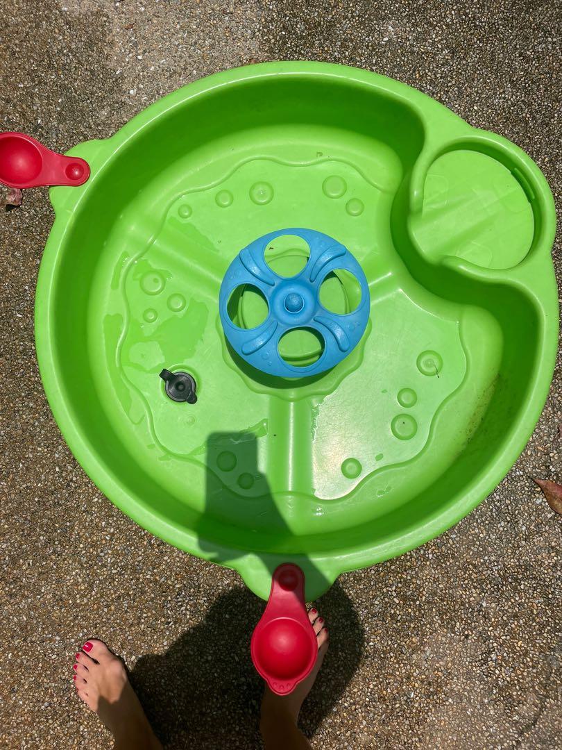 Water play table Step 2, Hobbies & Toys, Toys & Games on Carousell