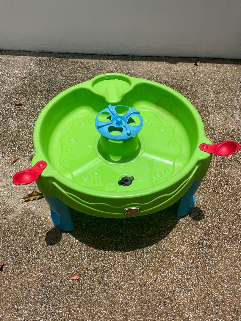Water play table Step 2, Hobbies & Toys, Toys & Games on Carousell