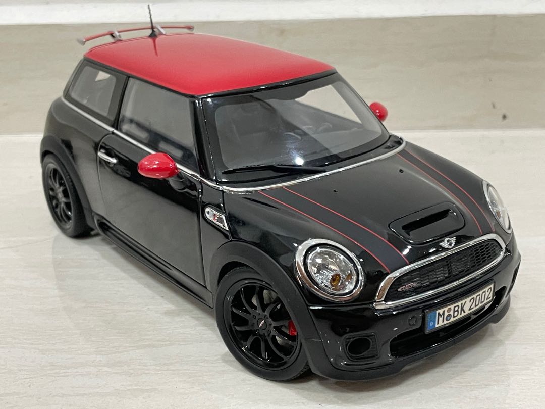 DEFECT* Kyosho 1/18 Mini Cooper S Rare black, Hobbies & Toys, Toys ...