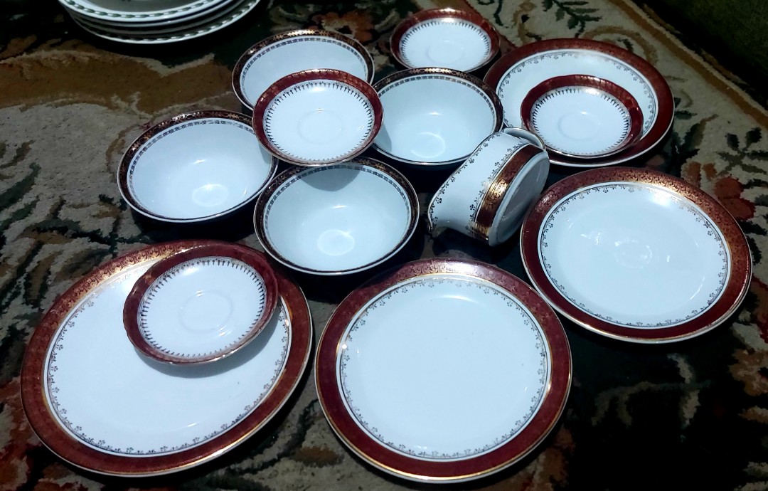 England Gold lining plates, Furniture & Home Living, Kitchenware ...