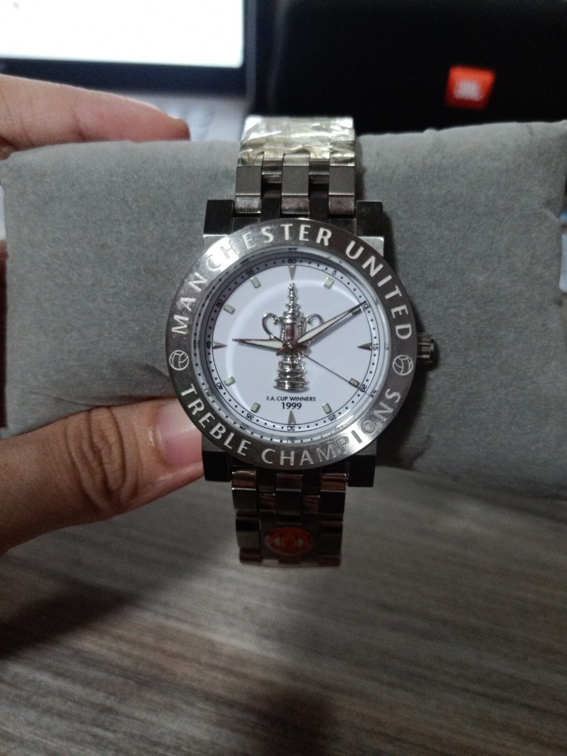 Manchester United Watch (Limited Edition), Luxury, Watches on Carousell