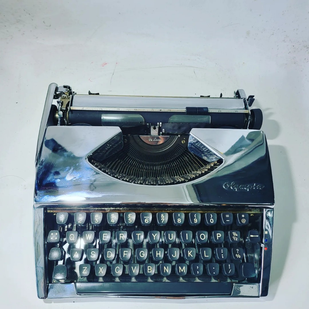 Olympia chromatic typewriter, Hobbies & Toys, Memorabilia ...