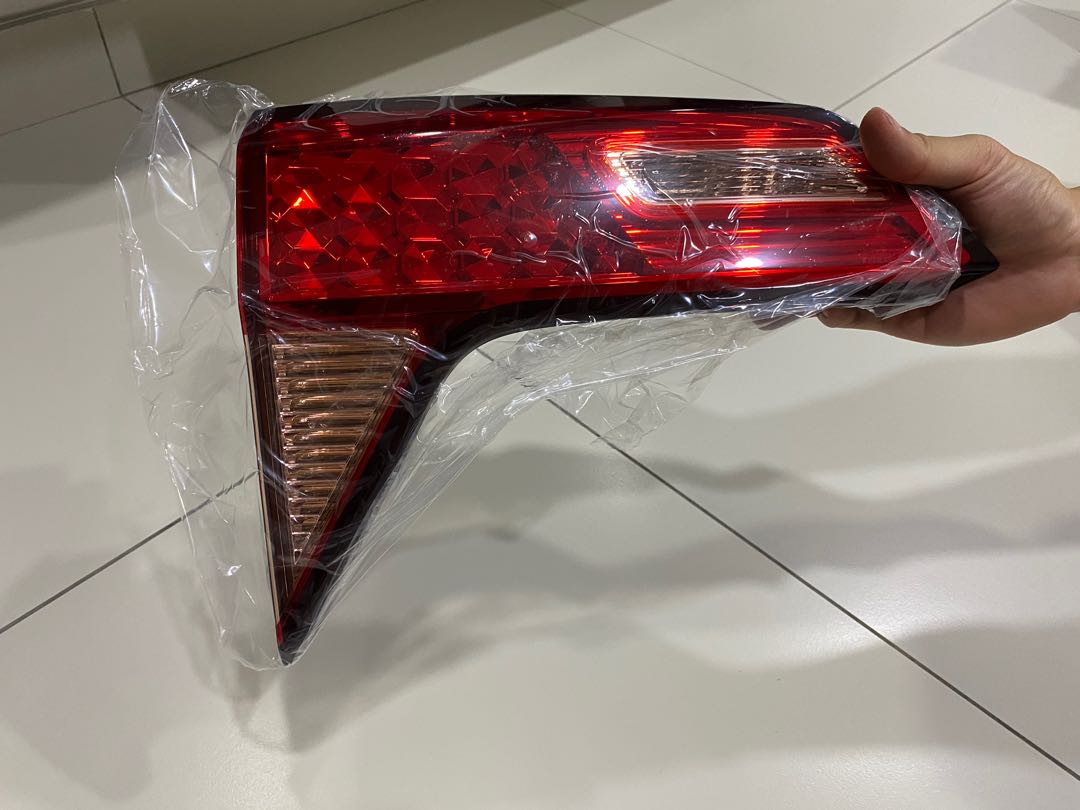 ORIGINAL HONDA HRV LEFT TAIL LAMP, Auto Accessories on Carousell
