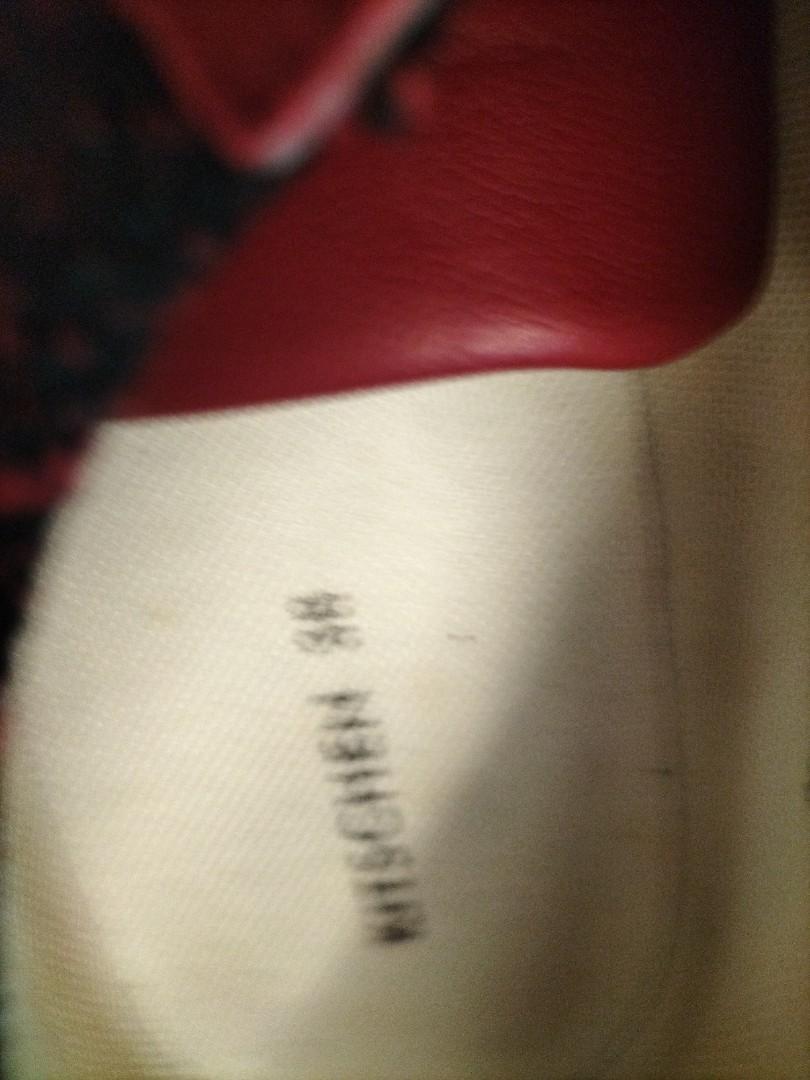 Red and black shoe, Women's Fashion, Footwear, Sneakers on Carousell