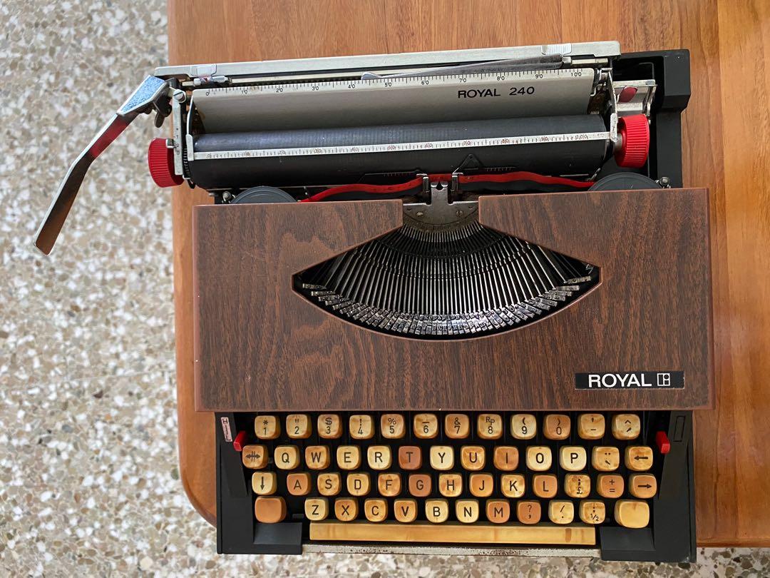 Royal Manual typewriter, Hobbies & Toys, Memorabilia & Collectibles ...