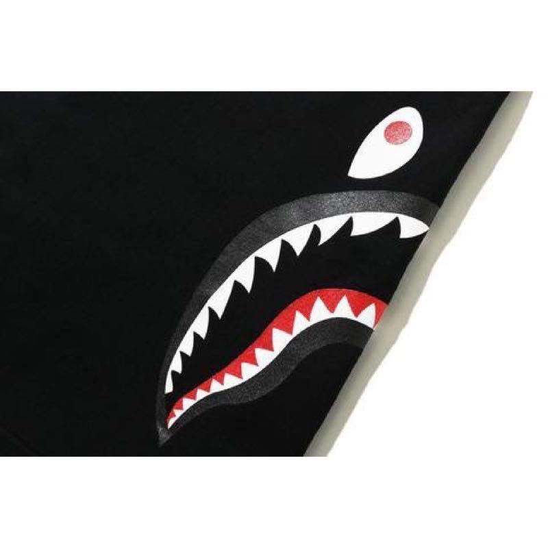 BAPE SIDE SHARK TEE 側邊鯊魚 短袖, 他的時尚, 上衣與西裝, 泳衣、潛水衣在旋轉拍賣