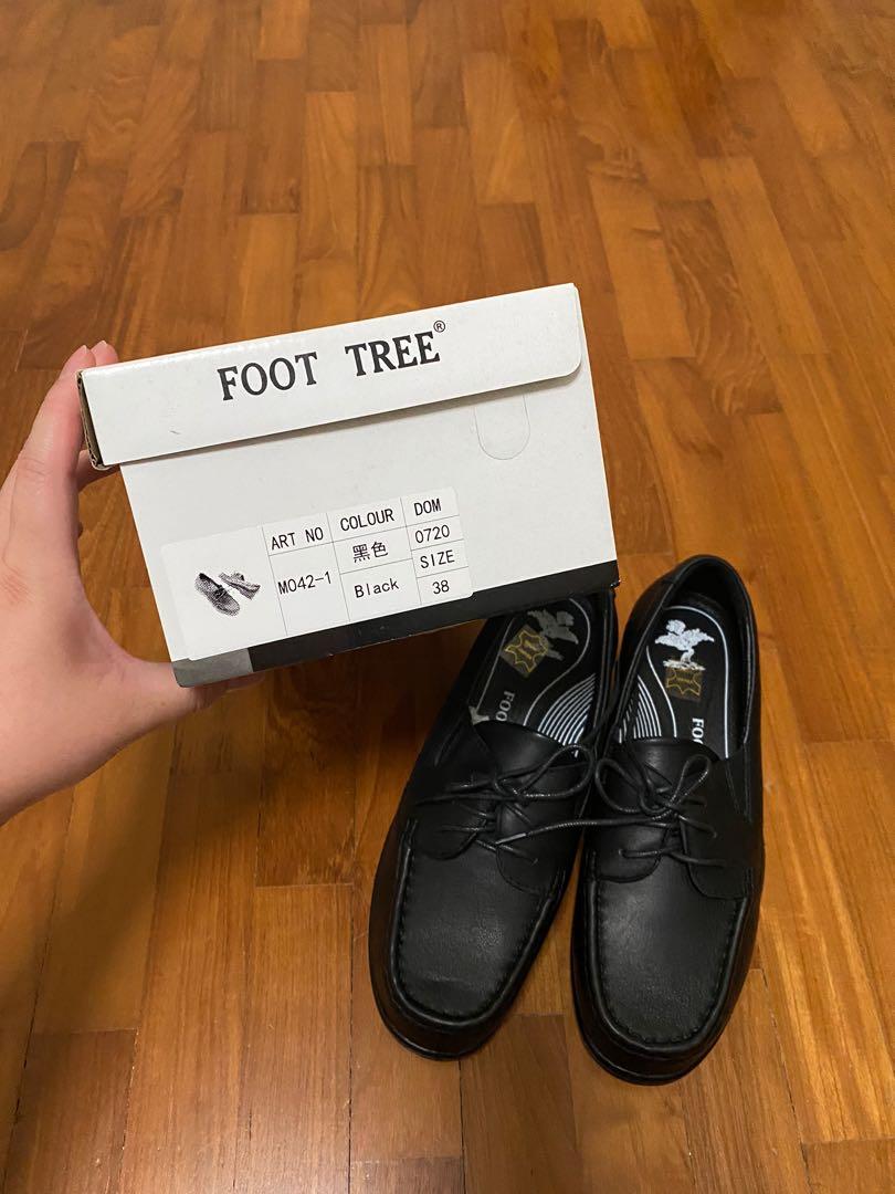 Foot tree shoes, Women's Fashion, Footwear, Sneakers on Carousell