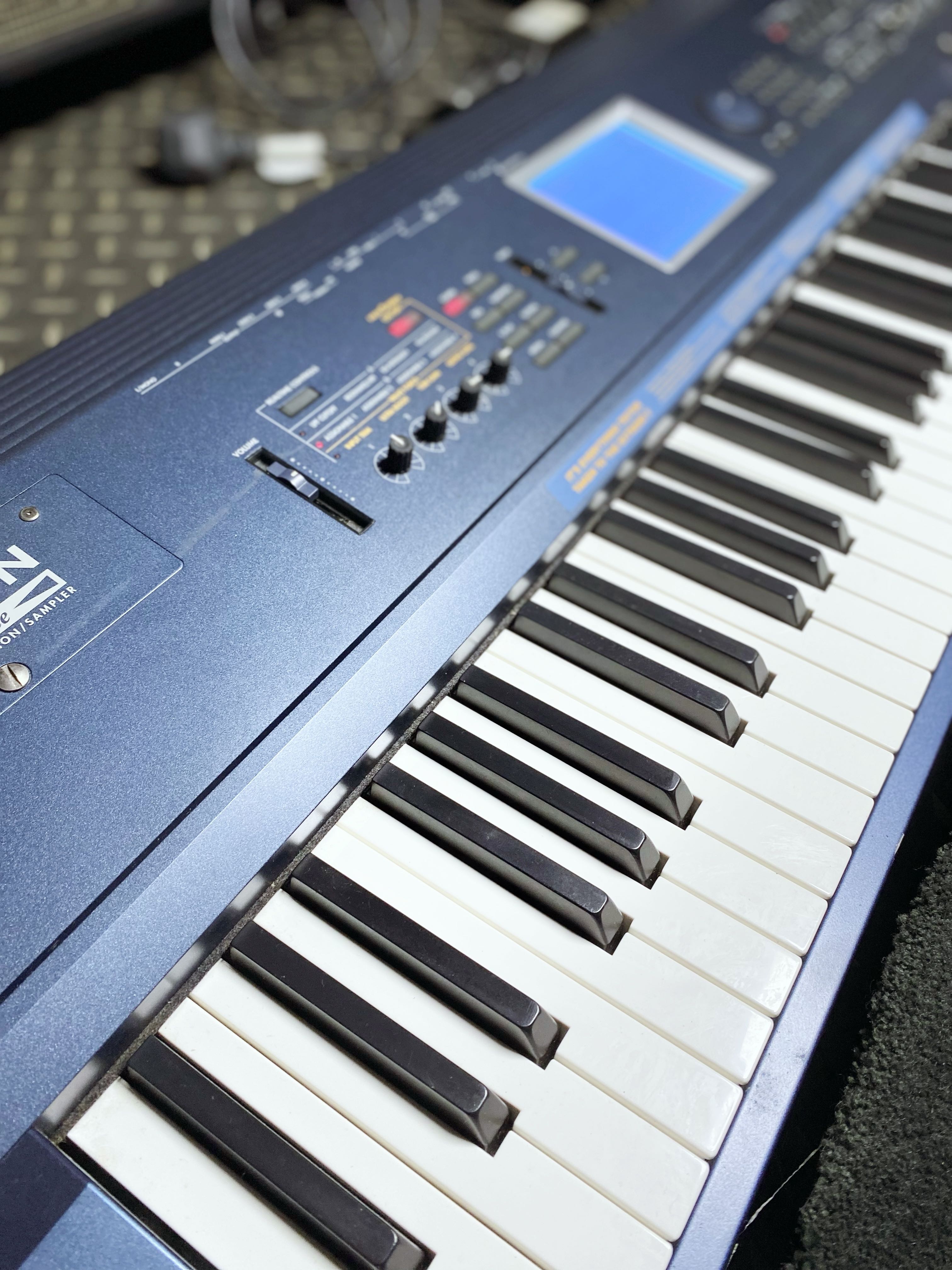 KORG Triton Extreme 88 Keys Piano Music Workstation with pedal, 興趣及遊戲 ...