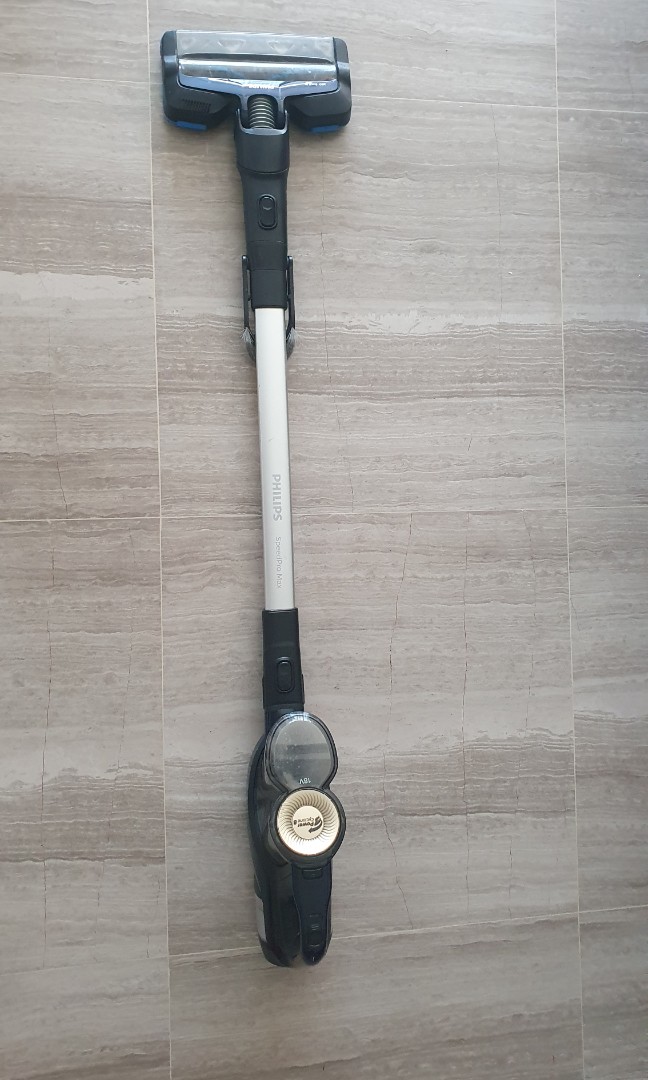 Philips power Cyclone 8 18V, TV & Home Appliances, Vacuum Cleaner ...